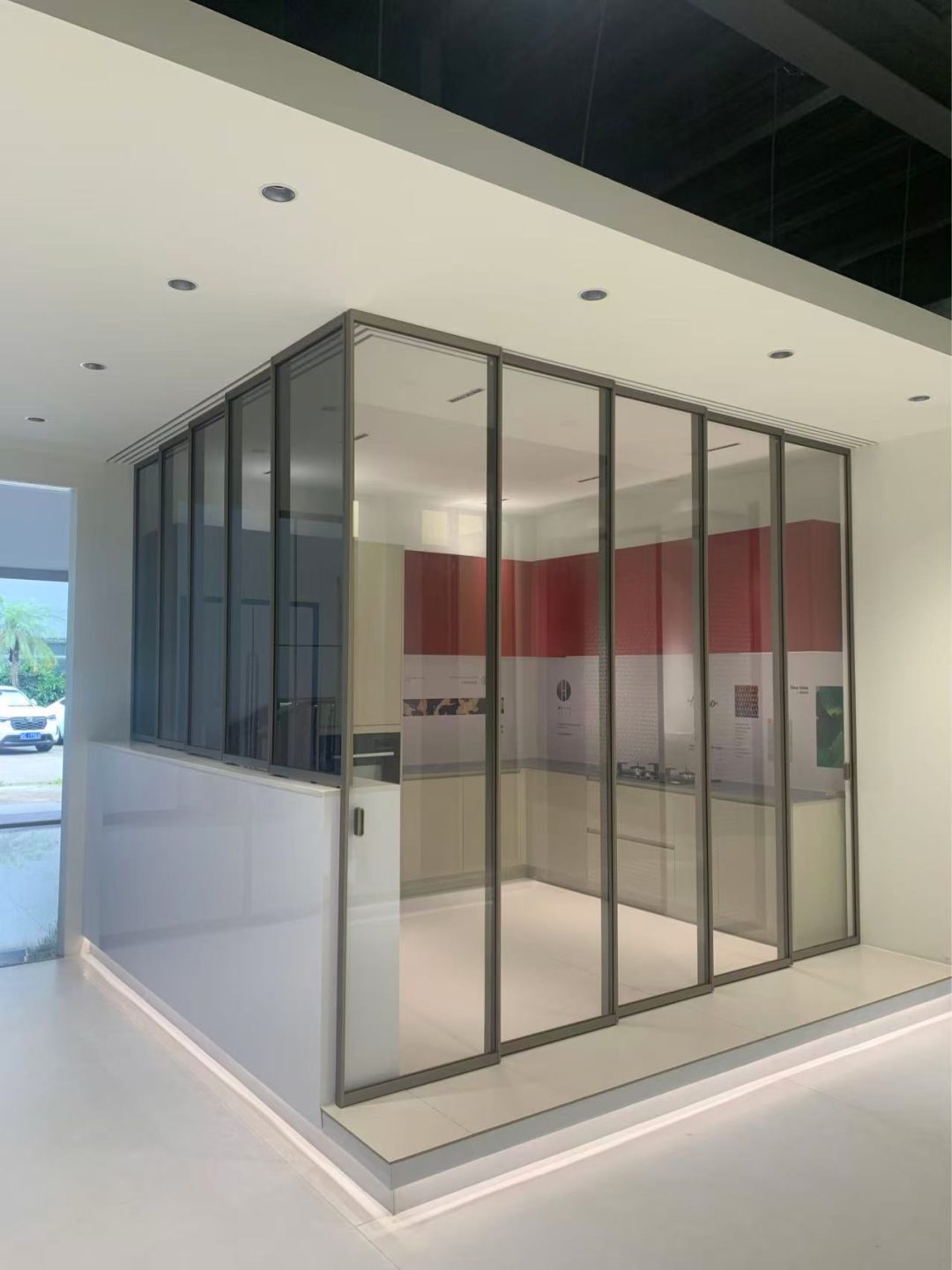 Door 1 | HOTAI
